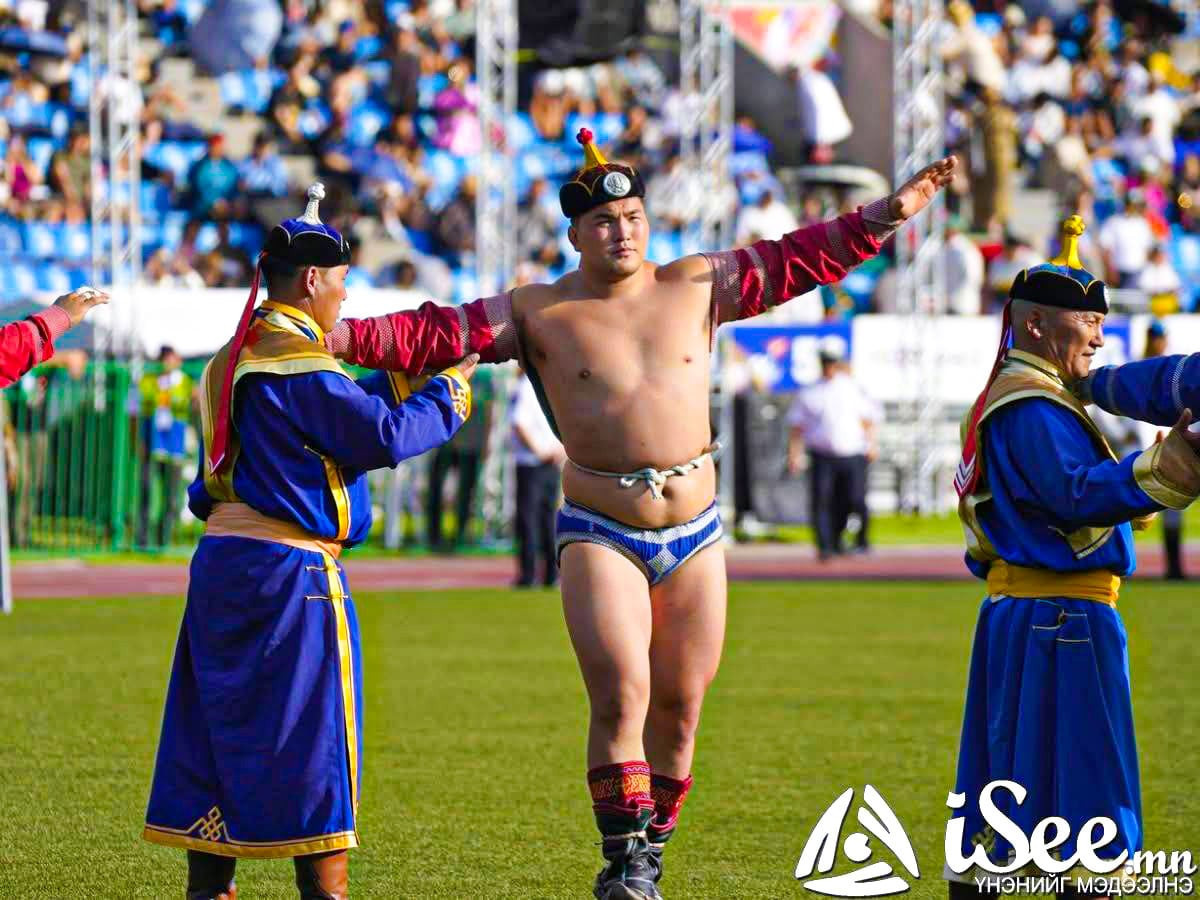 Өндөр гэгээний даншиг наадамд энэ жилийн наадмын түрүү бөх, Улсын арслан Э.Батмагнай барилдахаар ...