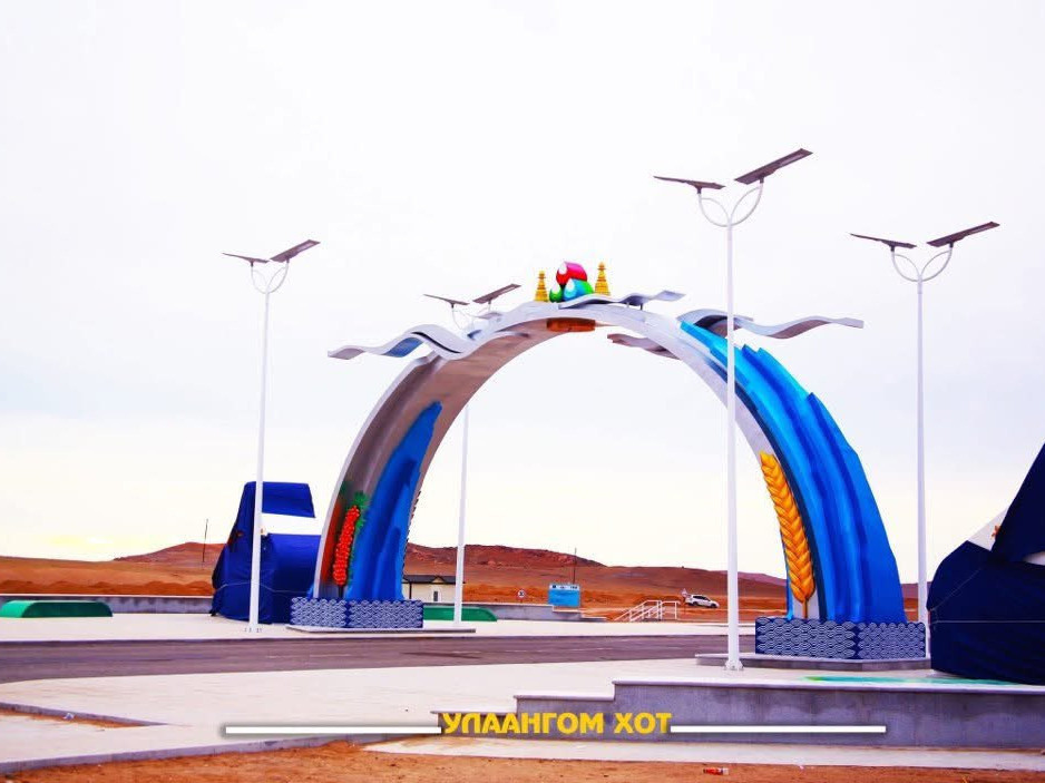 Увс аймгийн 100 жилийн ойн баяр наадамд "АПУ" компани 600 сая төгрөг, "Хурд" групп 500 сая ...