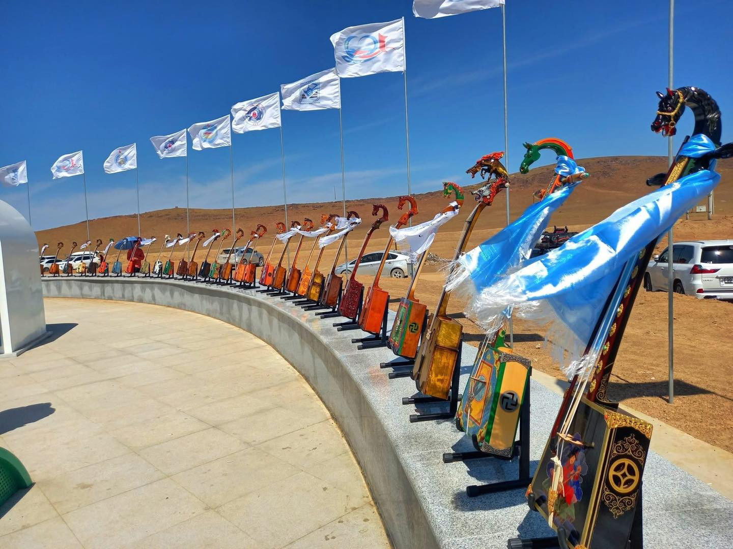 Увс аймгийн түүхт 100 жилийн ойд зориулж дахин давтагдашгүй 108 морин хуурын дээжээс үзэсгэлэн ...