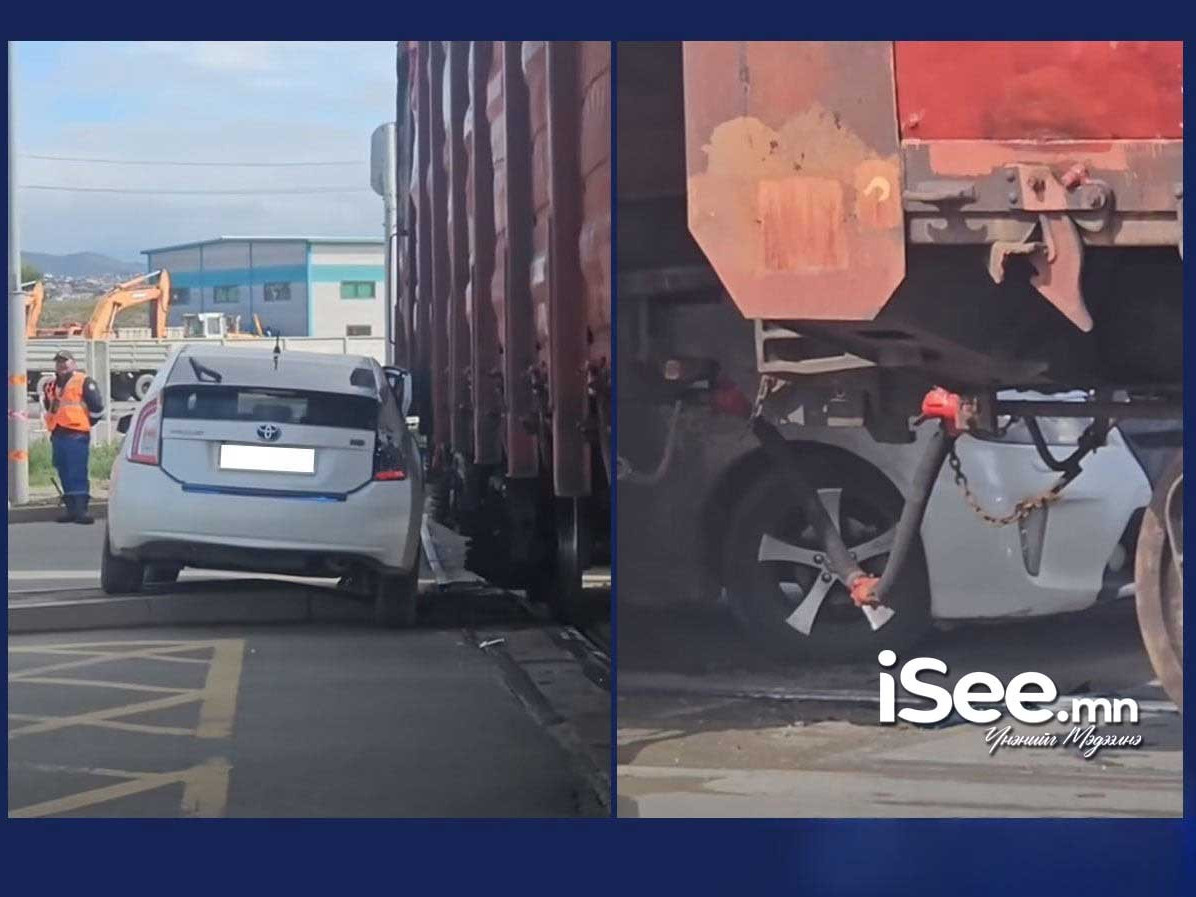 Замын хажуу руу суудлын автомашин онхолдож автомашины төмөр хийцэд хоёр хүн хавчуулагдсан осол ...