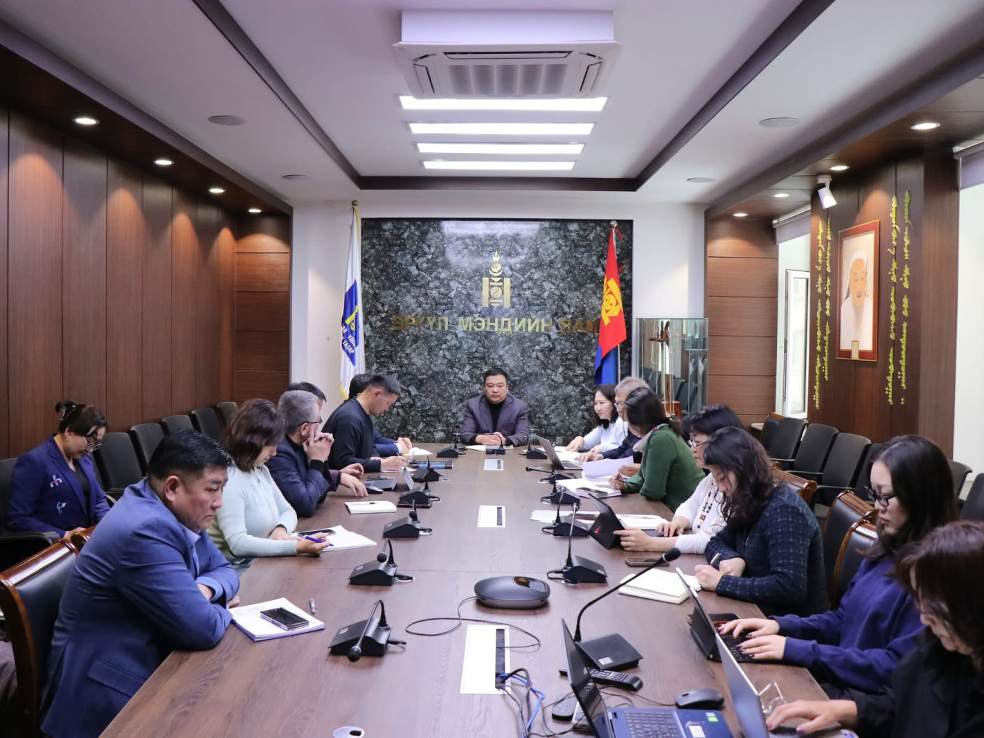 Томуу, томуу төст өвчний дэгдэлтийн үед арга хэмжээ авахаар ЭМЯ шуурхай хуралдаж байна | iSee.mn