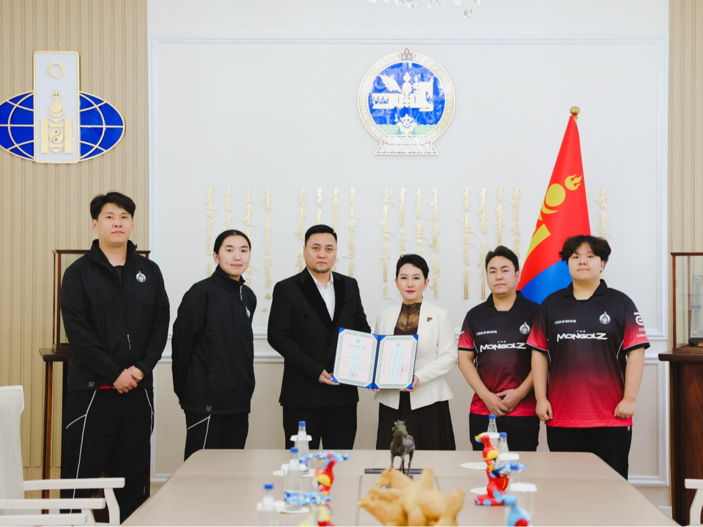 “The MongolZ” багийг Монгол Улсын Соёлын элчээр томилжээ | iSee.mn