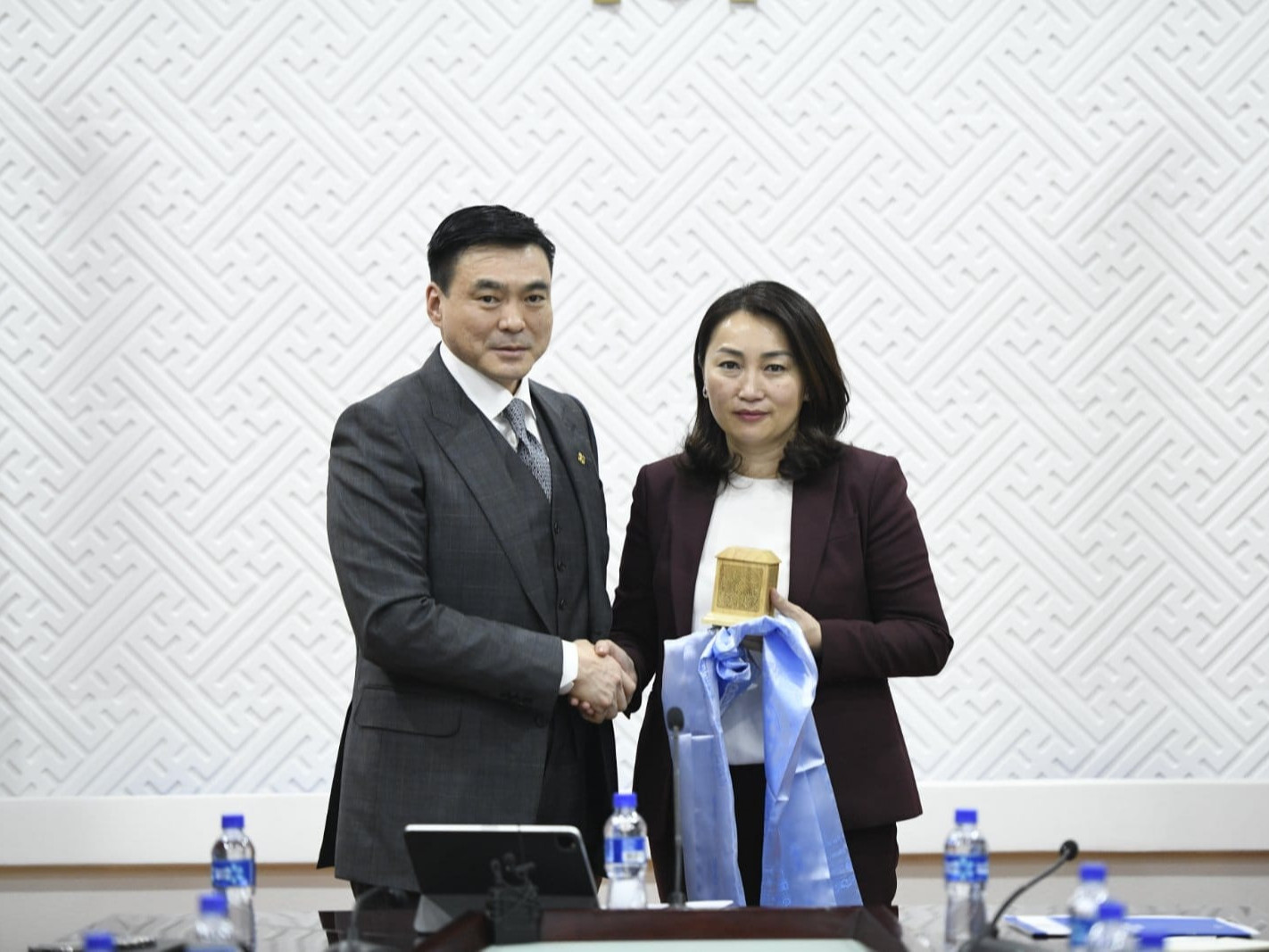 Хөдөлмөр нийгмийн хамгааллын сайд Х Булгантуяа үүрэгт ажилдаа орлоо Isee Mn