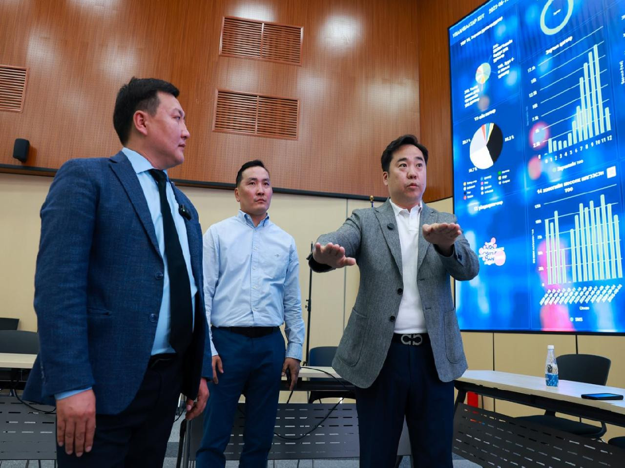 Ч.Хувьзаяа: Энхтайваны өргөн чөлөөний чиглэлийн тээврийн хэрэгслийн эгнээг бүрэн чөлөөлж байна ...