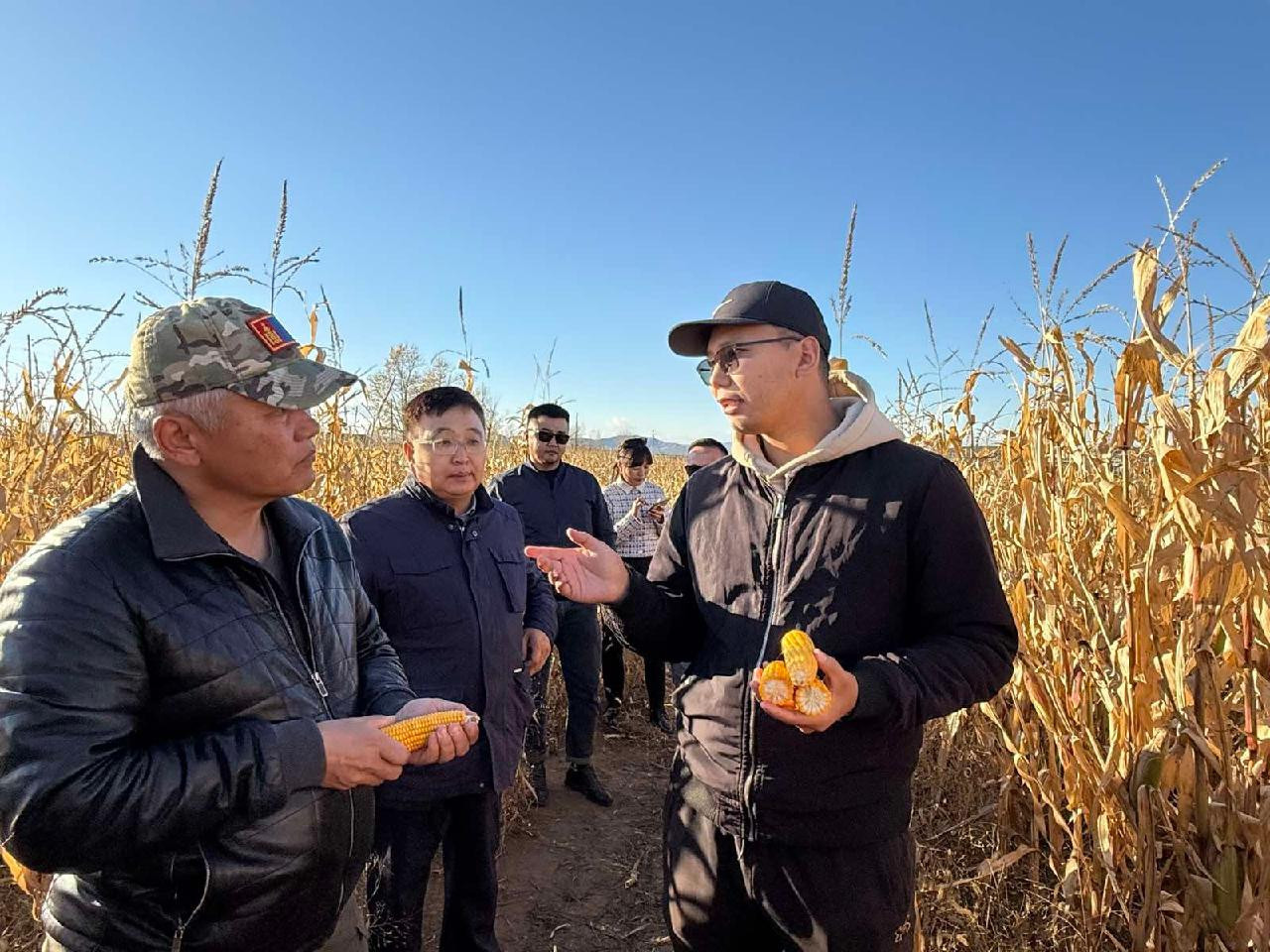 ХХААХҮ ийн сайд Ж Энхбаяр газар тариалангийн судалгаа сорилтын ажлын явцтай танилцсан байна