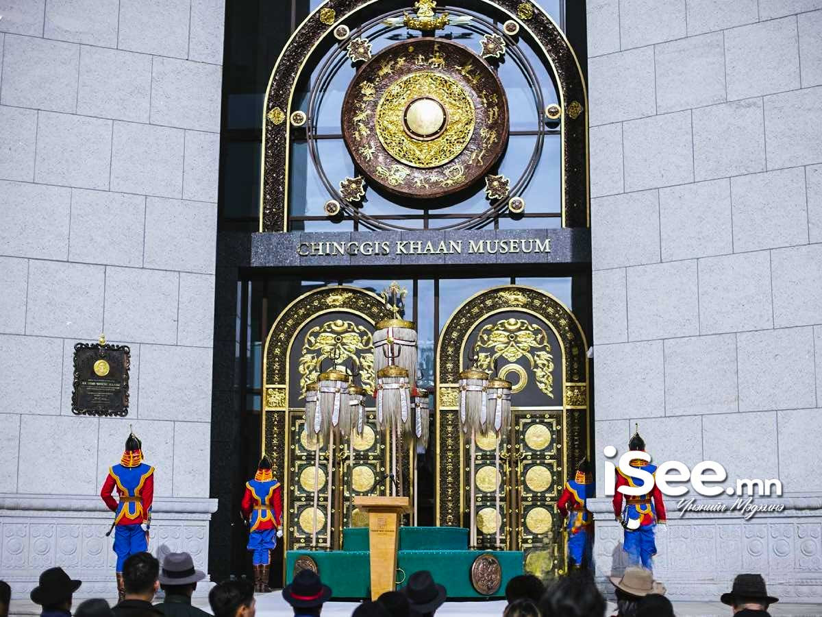 “Монголын их хаад” хөрөг зургийн үзэсгэлэн Чингис хаан Үндэсний музейд гарна | iSee.mn