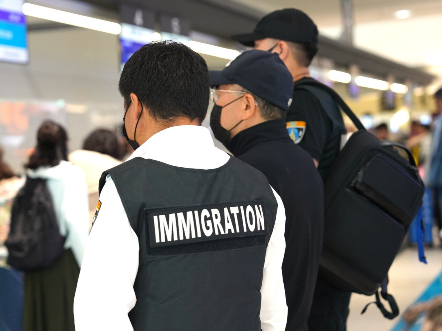 Зөрчилд холбогдсон 11 улсын 240 иргэнийг албадан гаргажээ | iSee.mn