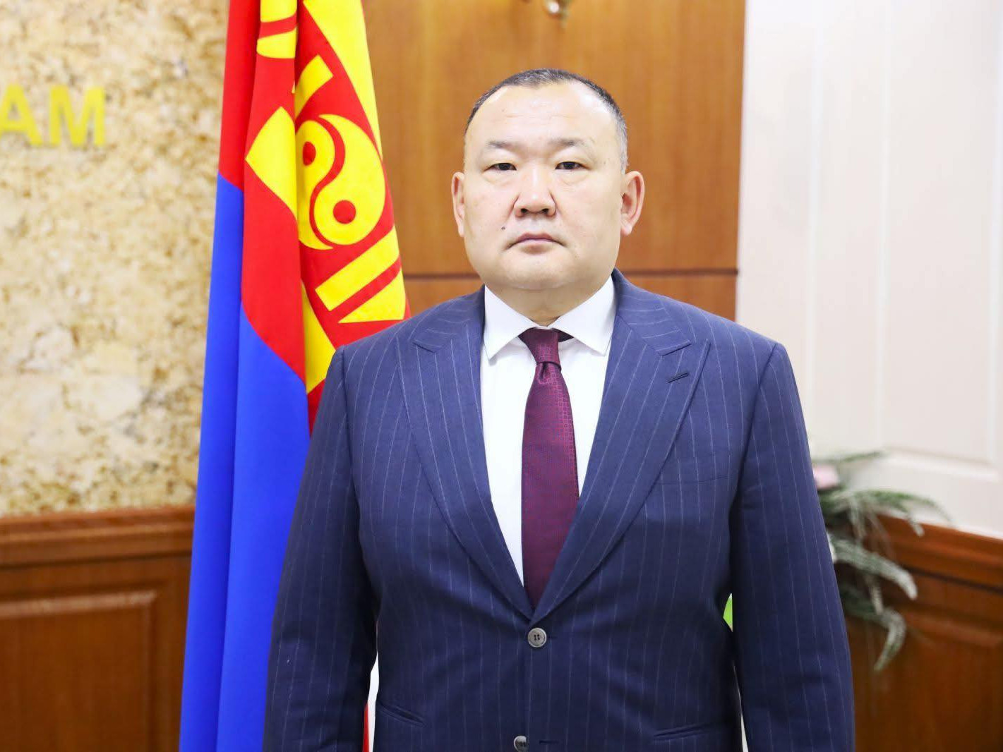 Баянхонгор аймгийн нутгийн зөвлөлийн даргаар Аж үйлдвэр, Эрдэс баялгийн дэд сайд Б.Энхтүвшин ...